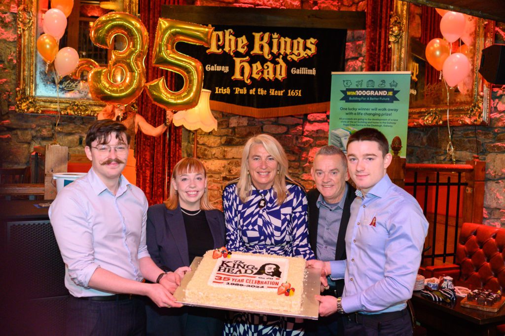 Pictured: Celebrating 35 years of The Kings Head - Galway Daily